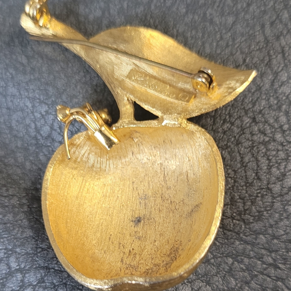 Vintage Richelieu Brooch/Pin Apple - Gem